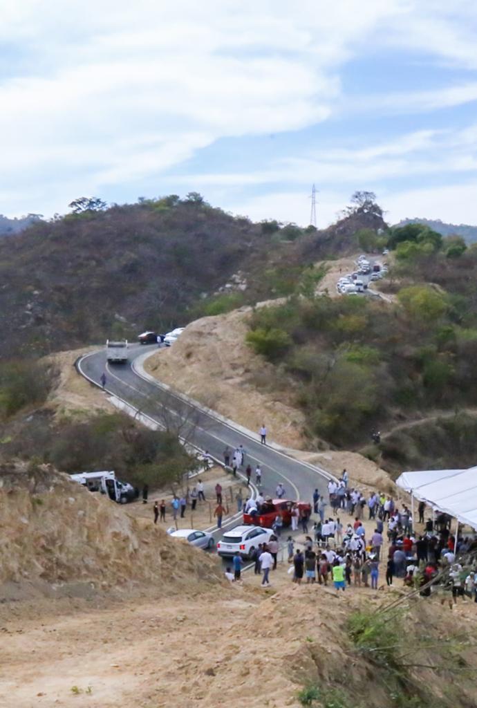 Inaugura Evelyn Salgado la tercera etapa de la pavimentación del camino ... Inaugura Evelyn Salgado la tercera etapa de la pavimentación del camino ...